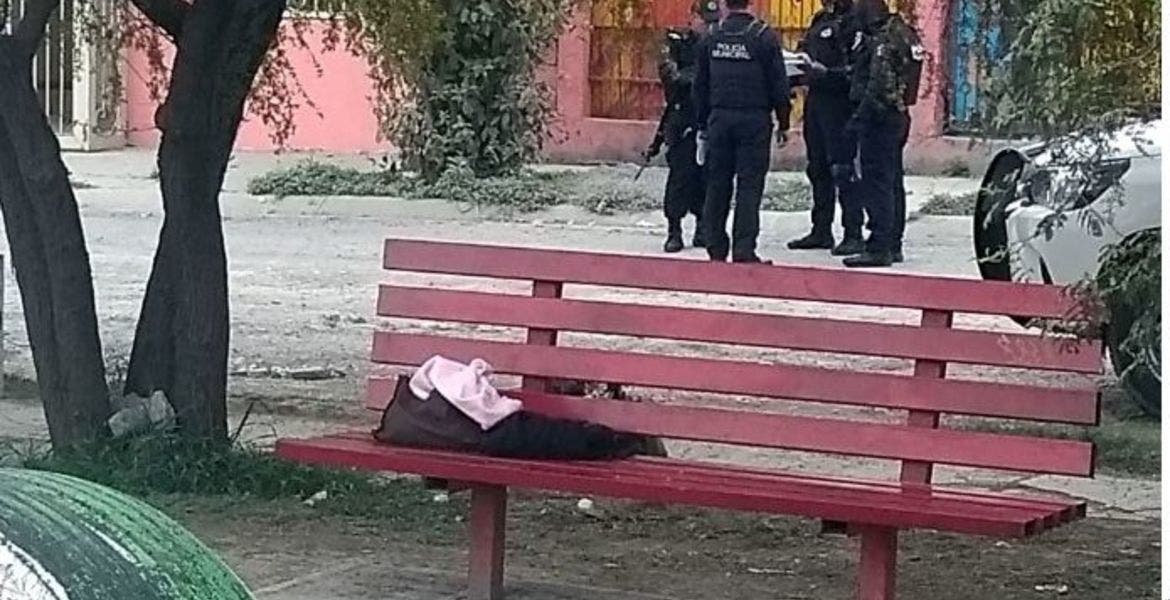 Abandonan el cuerpo de una bebé recién nacida en banca de un parque | Noticias | Diario de Morelos